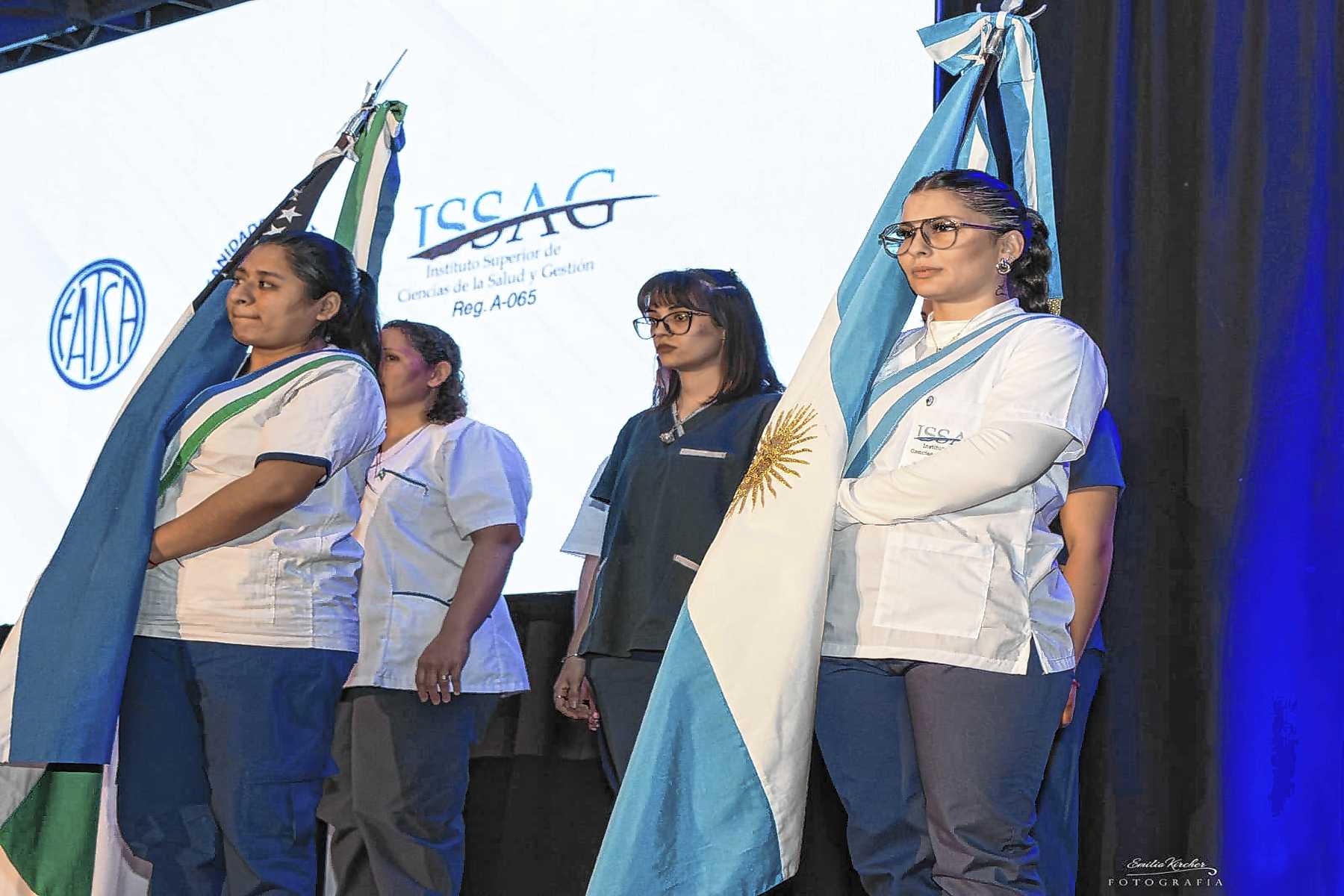 Daniela, nueva enfermera en Roca se graduó con el mejor promedio y ...