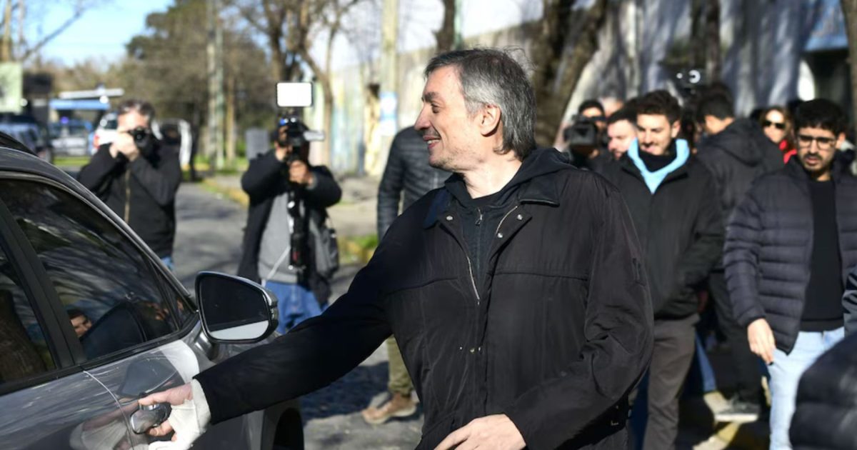 Máximo Kirchner criticó a Luis Caputo tras emitir su voto: «Me preocupa ...