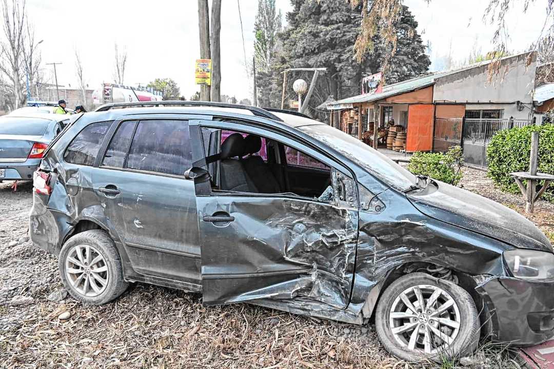 Una mujer herida por un impactante choque sobre la Ruta 22 en Roca ...