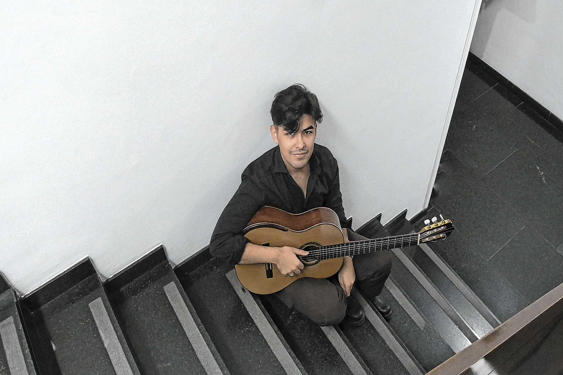 La guitarra, un amor de infancia que lo llevó a ganar la beca Mozarteum ...