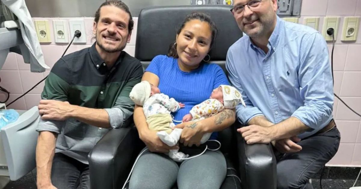 Del quirófano a los brazos: nacieron los gemelos operados tras una ...