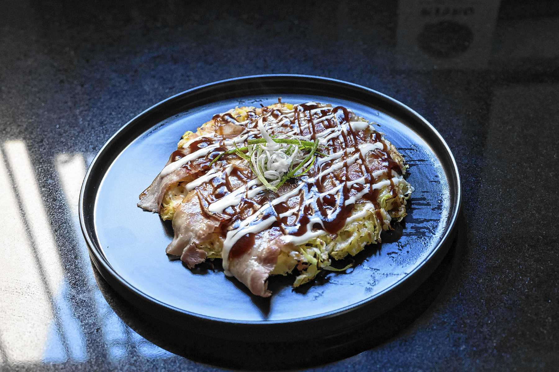 Viaje al corazón de la cocina japonesa en Viedma: así cocinan Leo ...