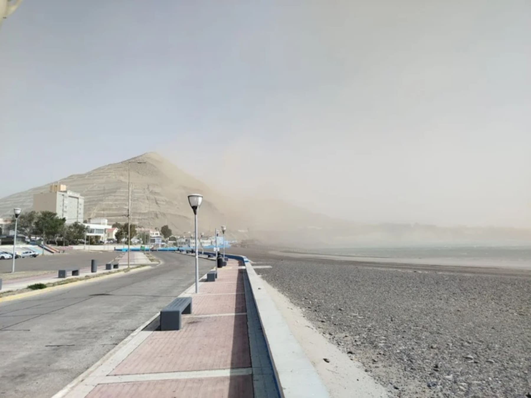 Alerta roja en Comodoro Rivadavia: vientos de 140 km/h paralizan la ...