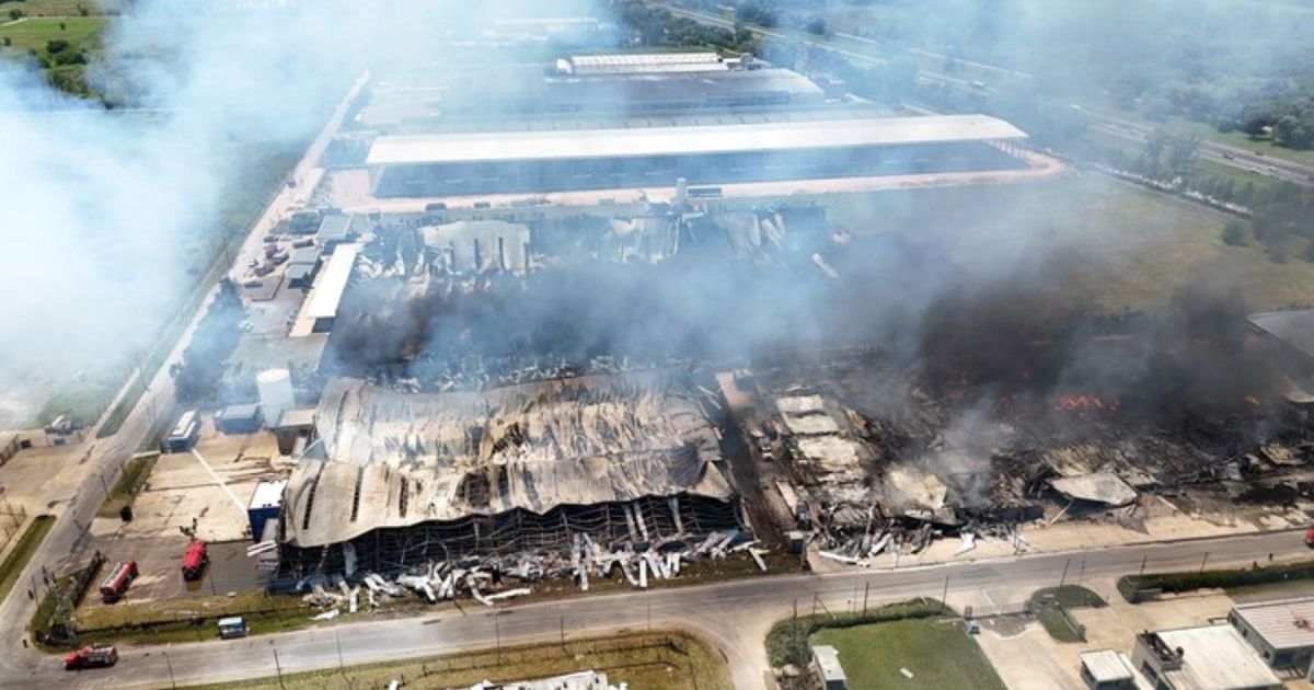 Explosión en Ezeiza: confirman que hay focos activos, el fuego en Iron ...