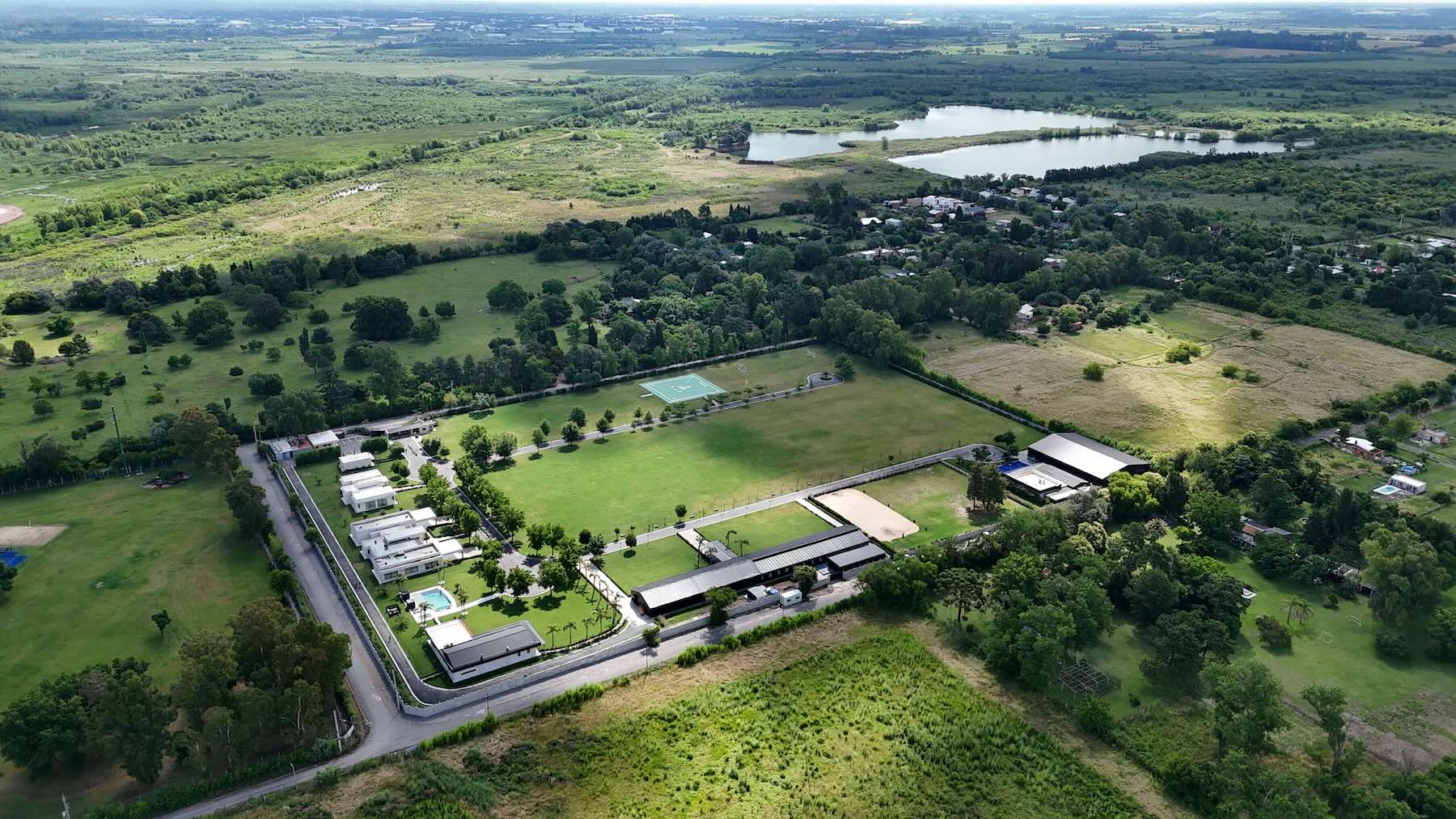 Investigan el entorno de Claudio Chiqui Tapia: un monotributista y una ...