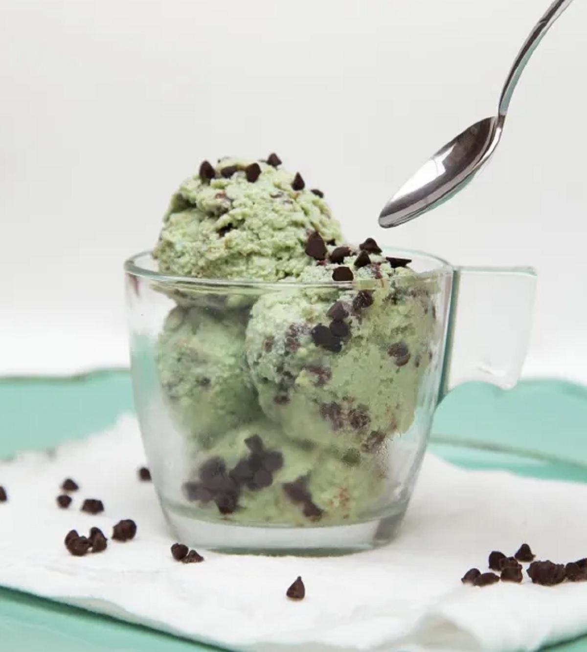 De postre un refrescante y rico helado de menta granizada hecho en casa ...