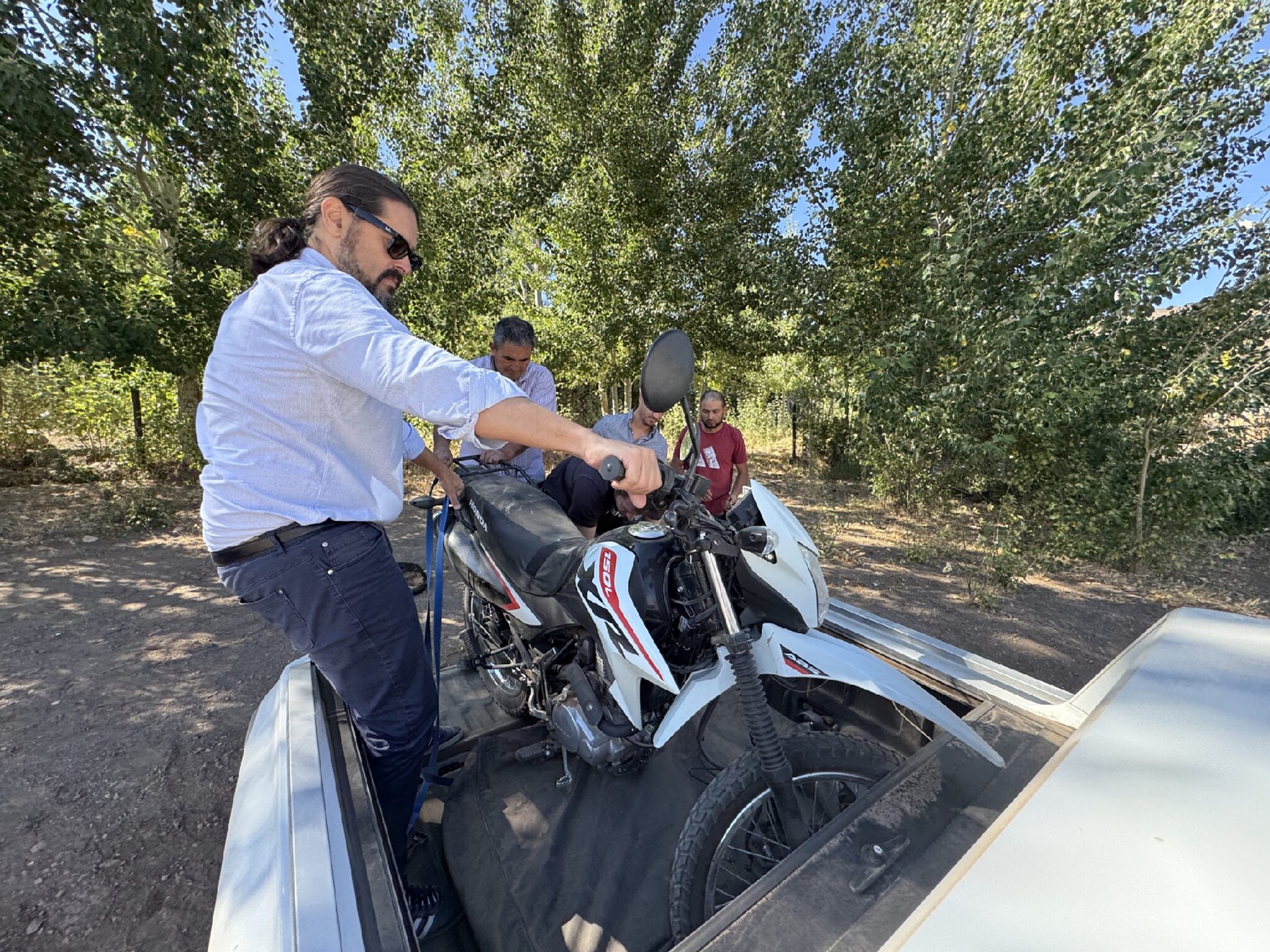 Cochico sobre ruedas: la motocicleta acorta distancias para la salud en ...