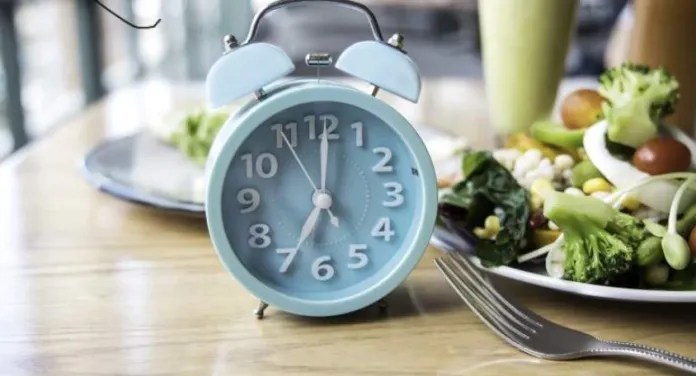Desayunar y cenar temprano: por qué el horario de las comidas influye ...