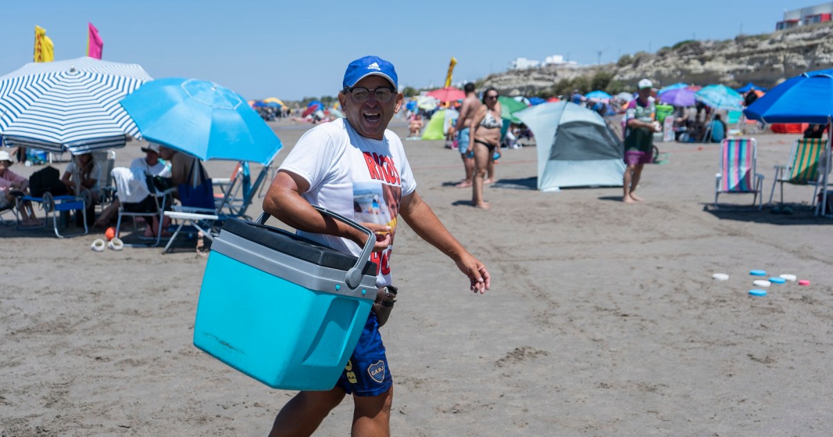 Cuánto cuesta comer los clásicos de playa en Las Grutas: choclos ...