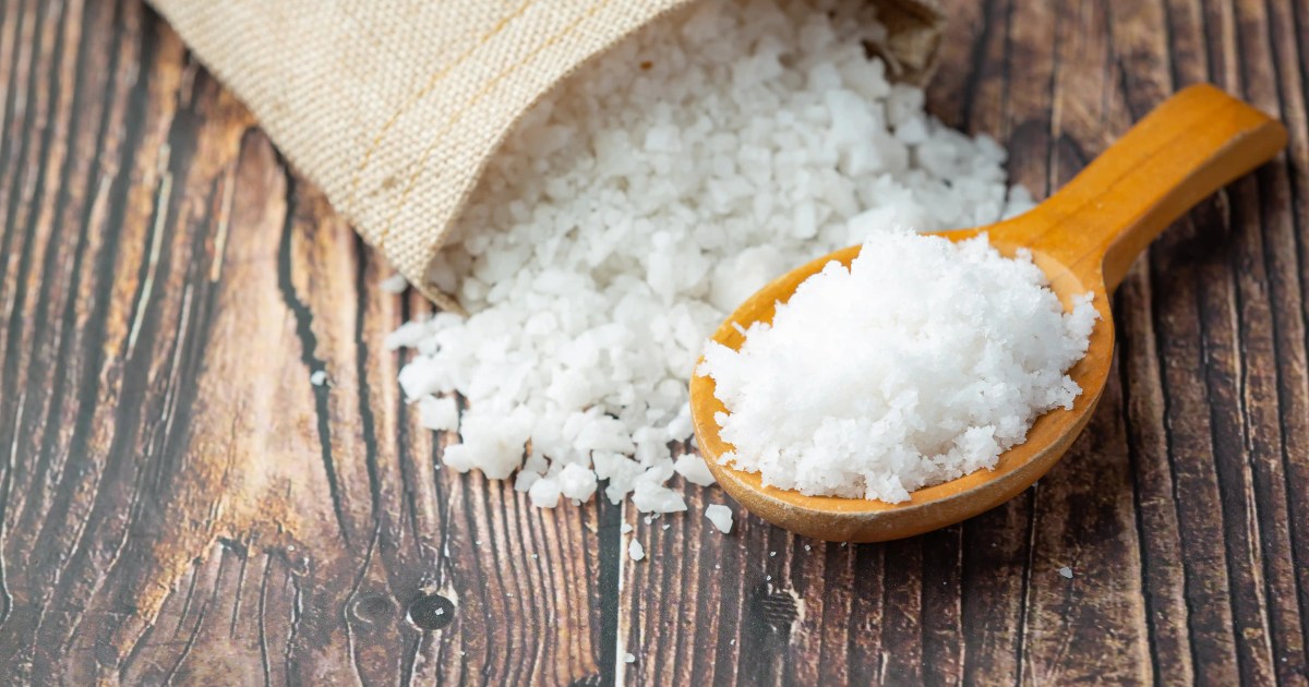 El secreto de limpieza con sal gruesa que deja el inodoro más limpio y ...