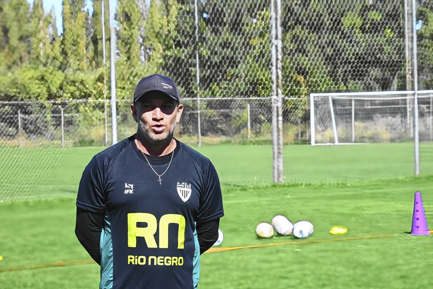 Fabián Enríquez, nuevo DT de Cipolletti: «Tenemos un plantel de mucha ...