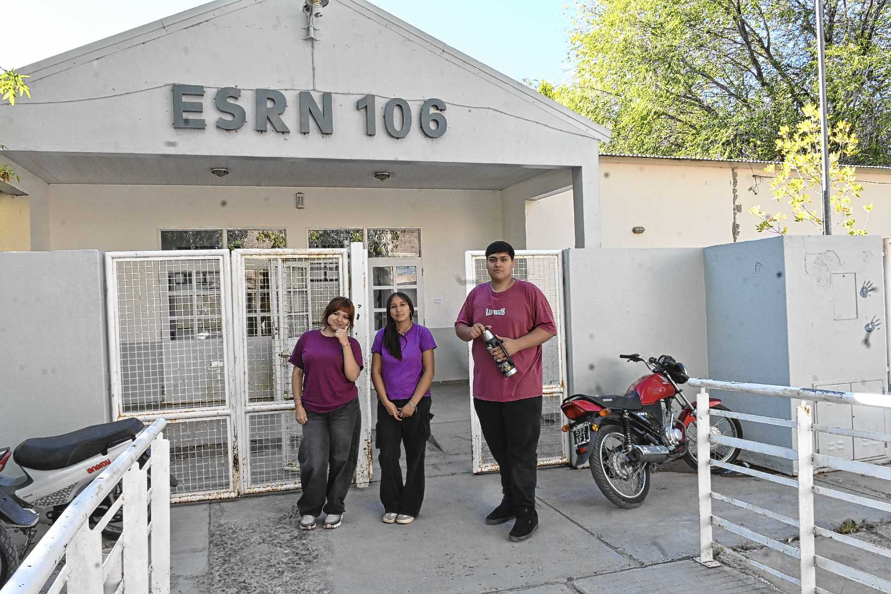 Reclamo de estudiantes en la ESRN 106 de Roca por el transporte: ¿qué ...