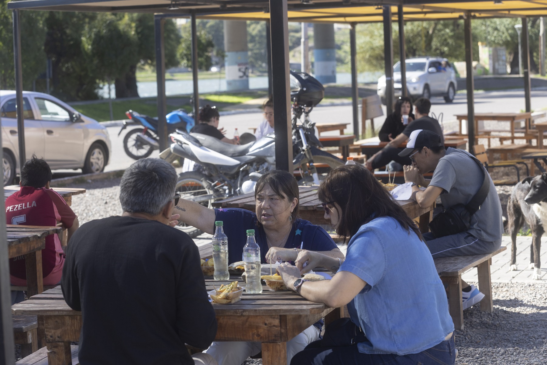 Entre humo y sabores: los carritos de la costanera, un punto de ...