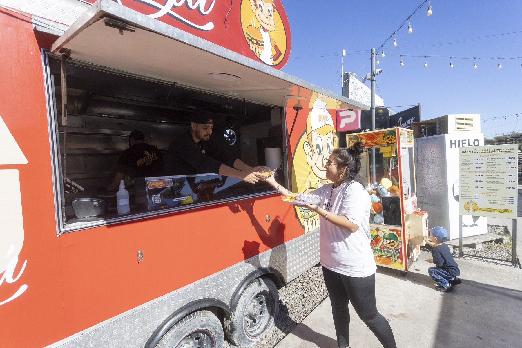 Entre humo y sabores: los carritos de la costanera, un punto de ...