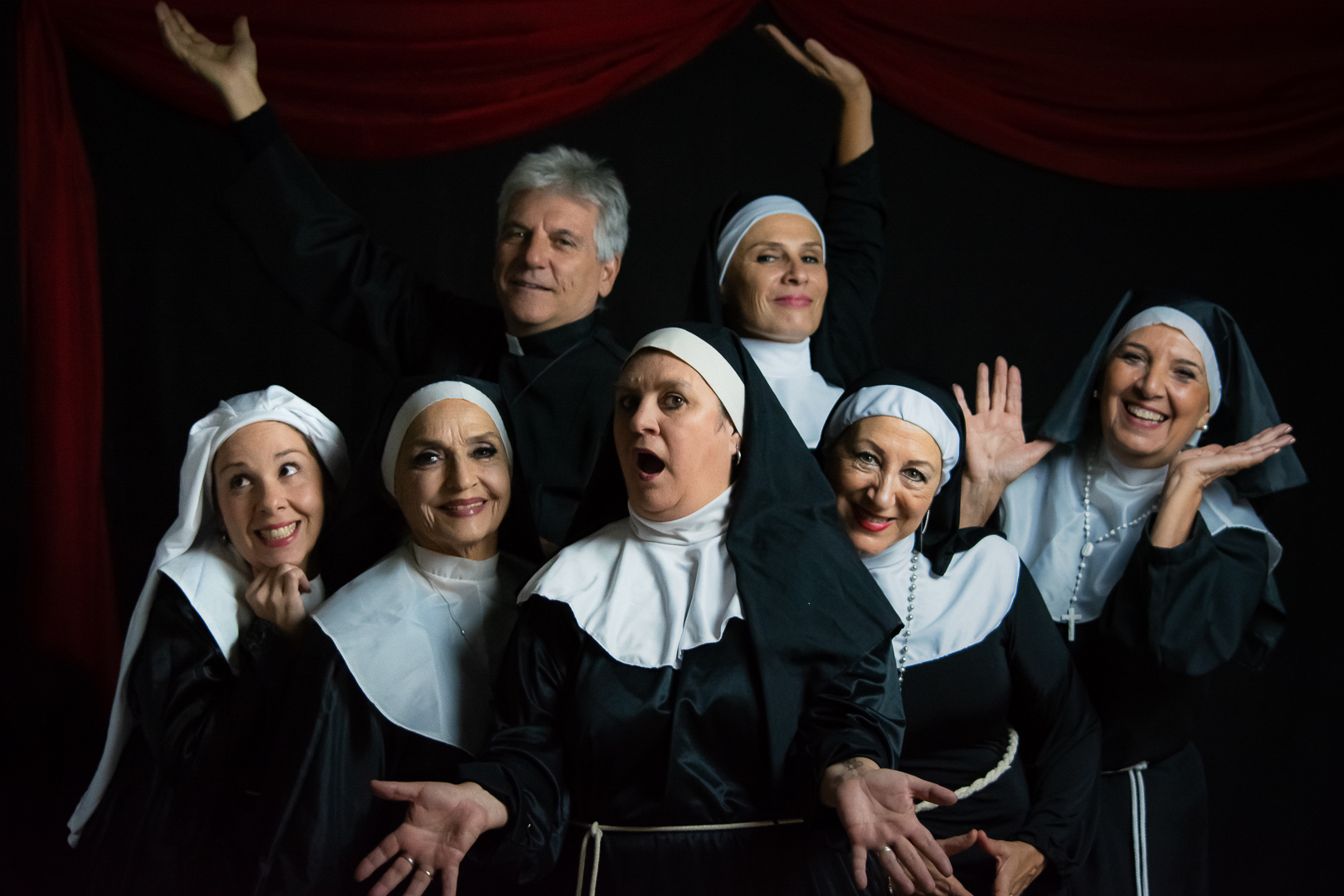 «Santa quiero ser»: seis monjas, un cura… y un musical - Diario Río Negro