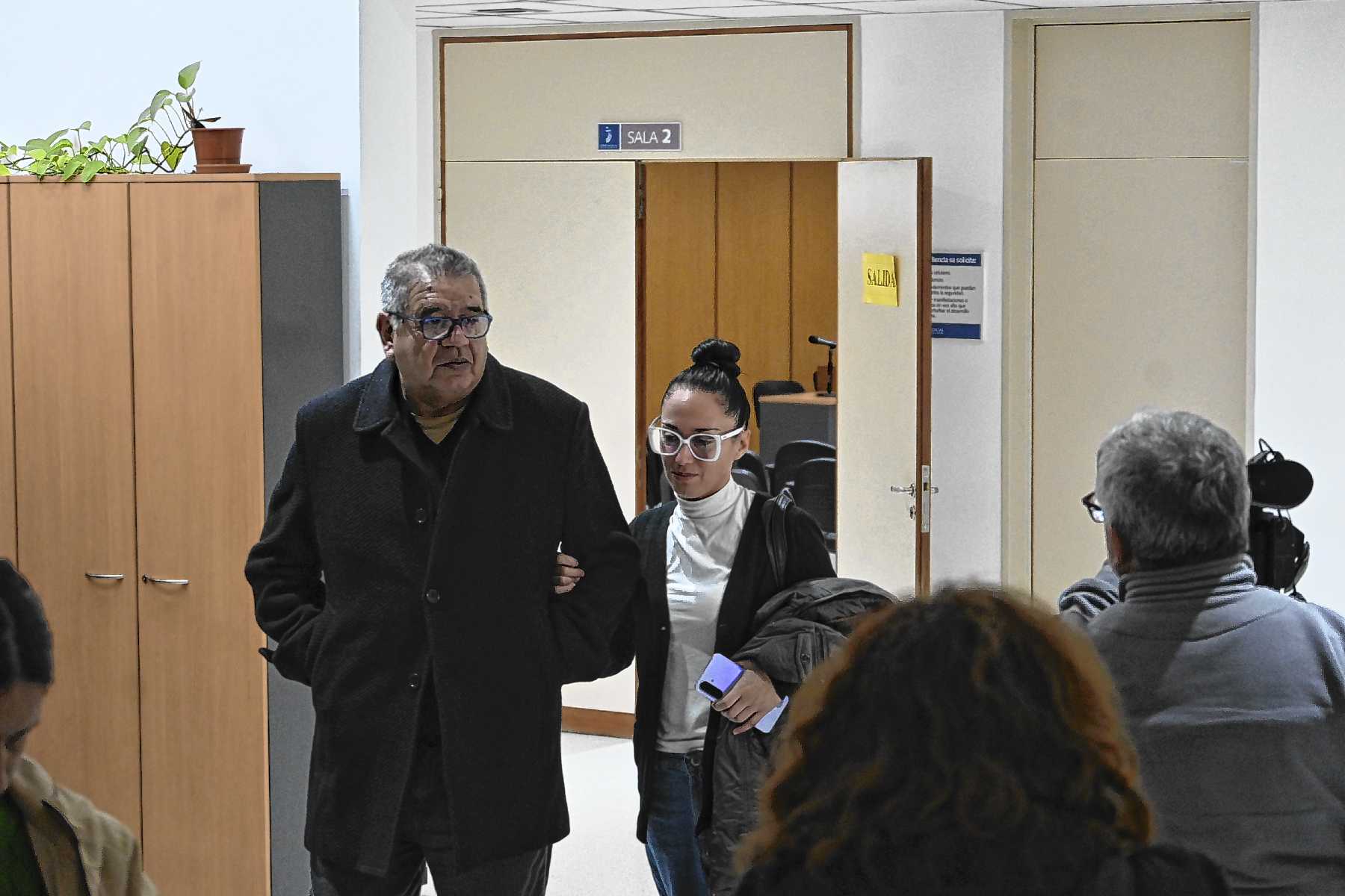 Acusada de ejercer como falsa médica en Roca: la Justicia de Río Negro ...
