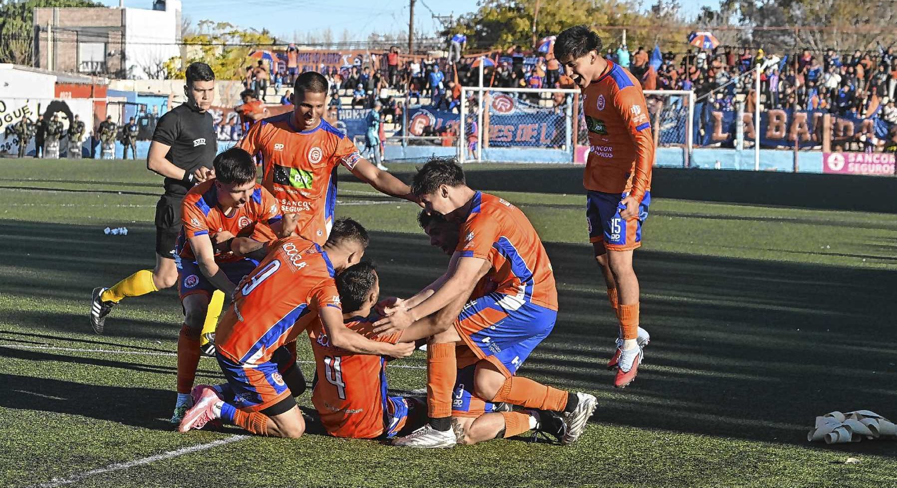 Atlético Regina y Deportivo Roca se quedaron con los clásicos y ...