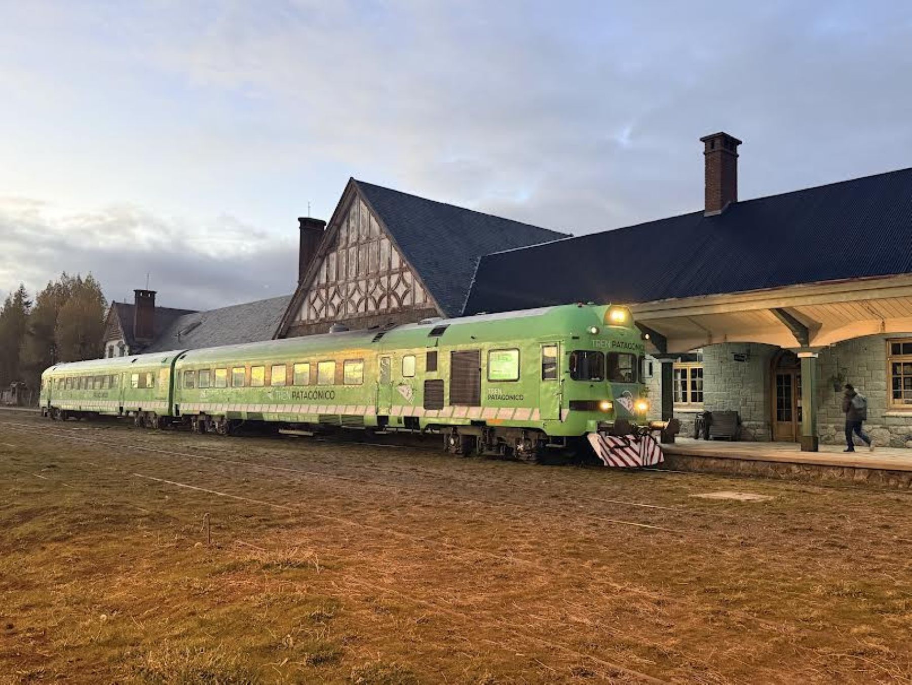 El Tren Expreso Rionegrino volvió a marchar de Jacobacci a Bariloche ...
