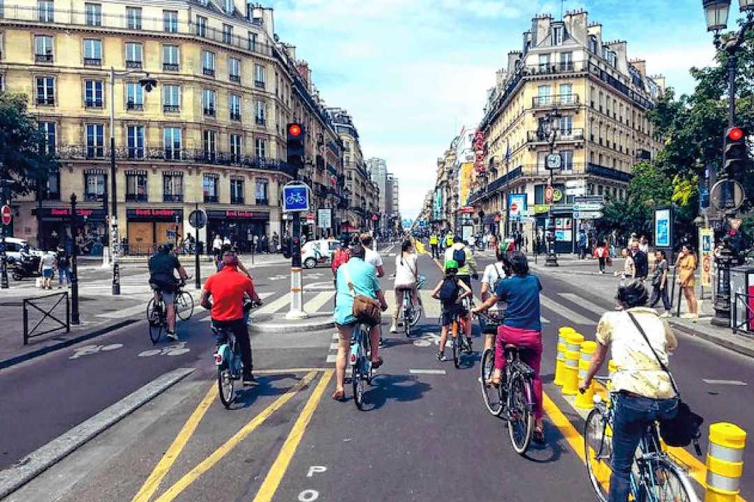 Cómo París destronó a los automóvilesy recuperó las calles para ...