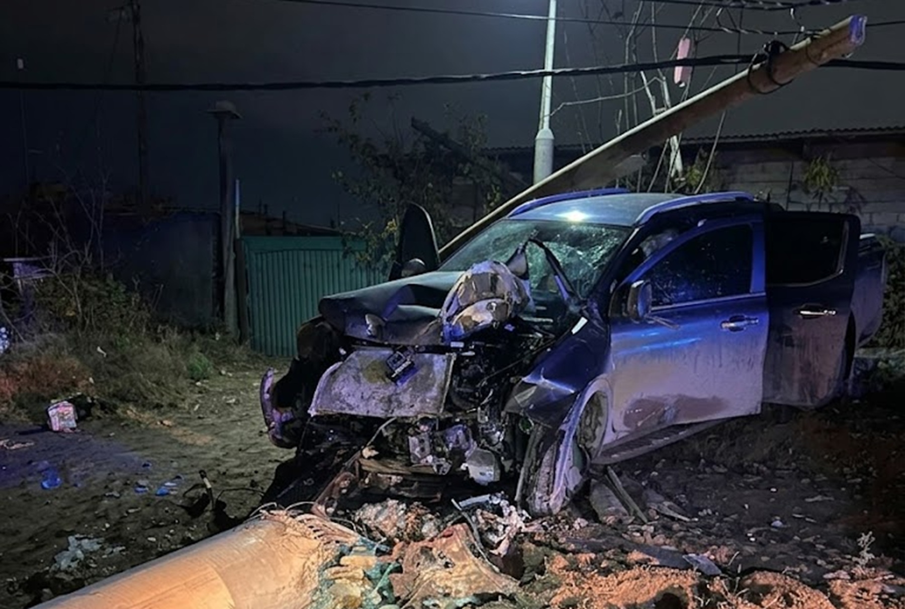 Una camioneta chocó contra una columna y dejó sin luz a parte del oeste ...