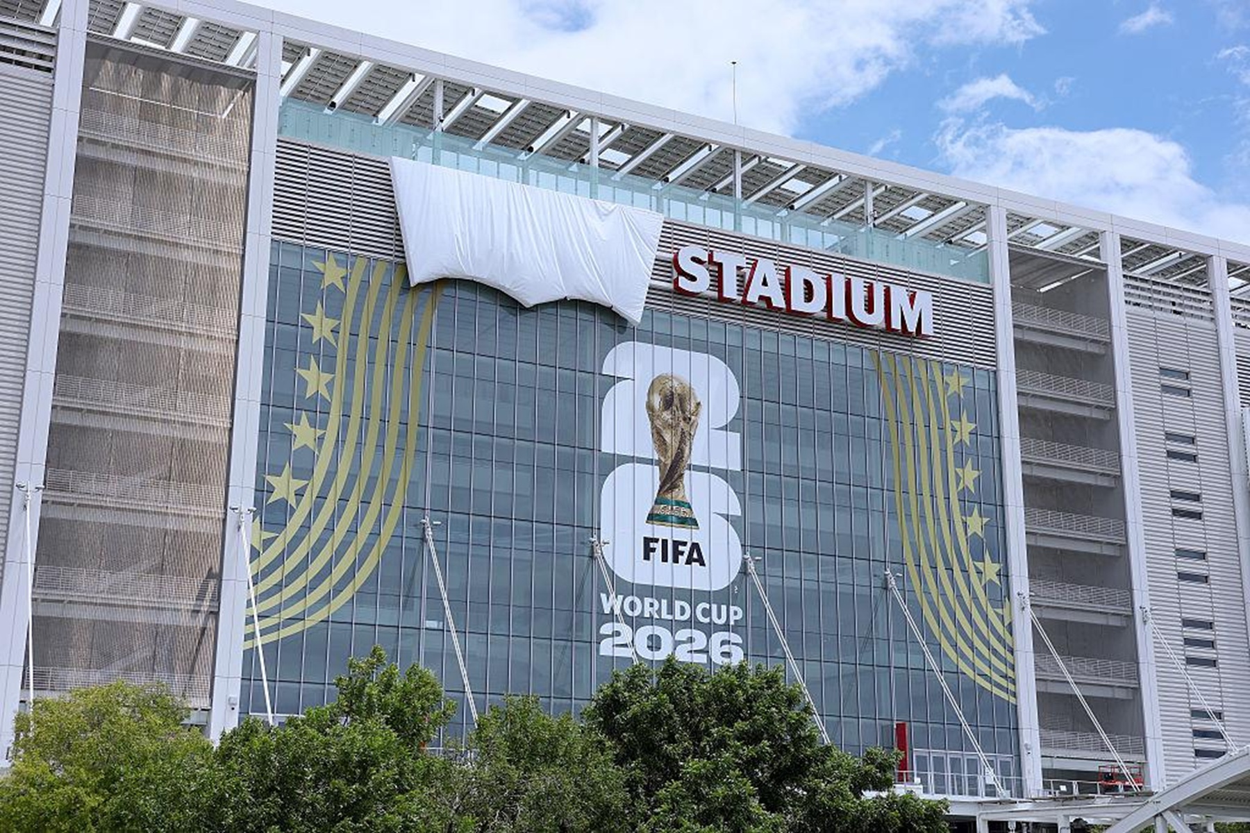 La FIFA los obligó a esconder sus logos, pero Levi’s y Gillette ...