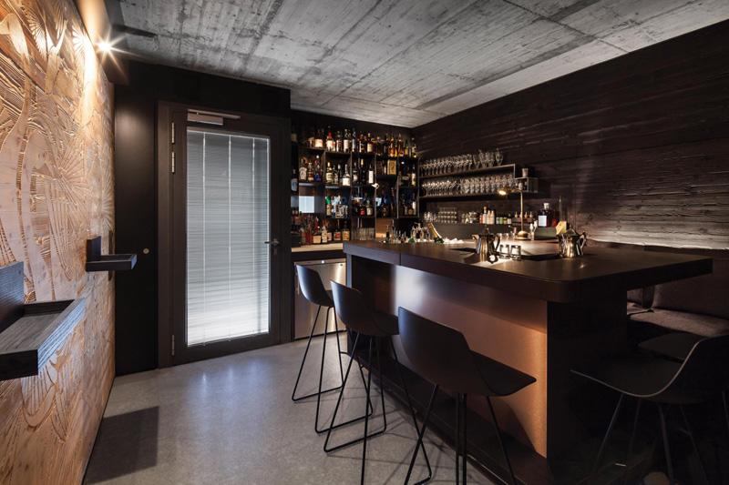 Conocé como es por dentro un bar en el edificio más estrecho de ...