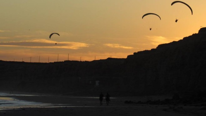 Sigue creciendo el parapentismo en las playas viedmenses - Diario Río Negro