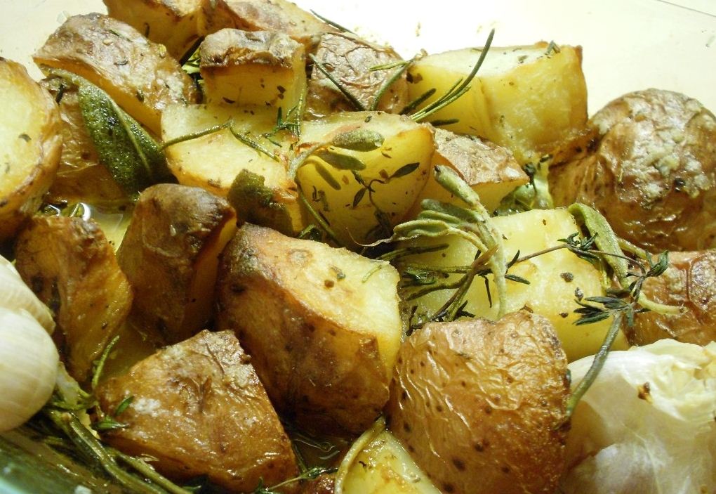 Dos versiones de cómo hacer papas rústicas - Diario Río Negro